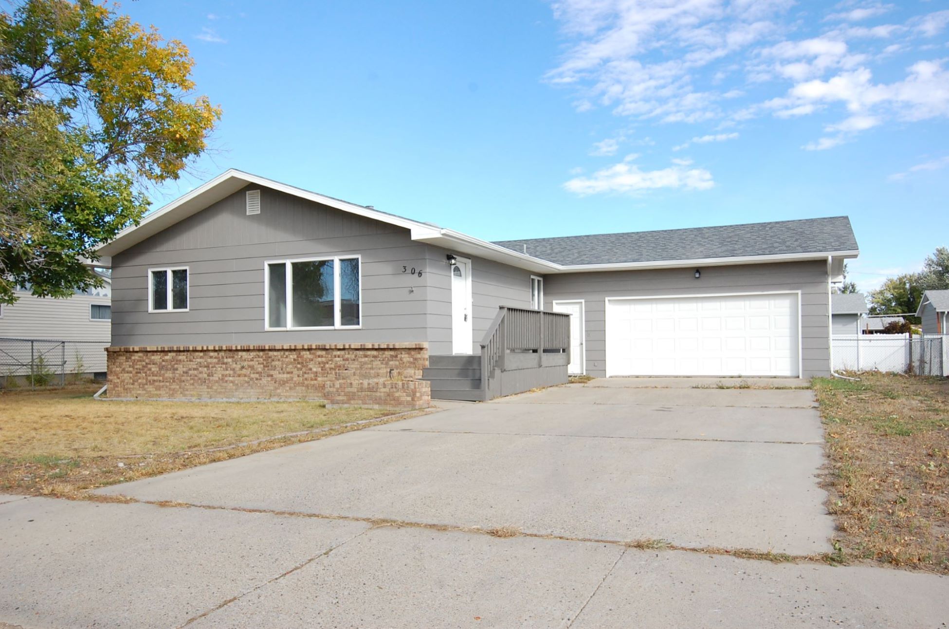 306 12th Ave SW: Nice Home Near Hospital - Beagle Properties - Sidney ...